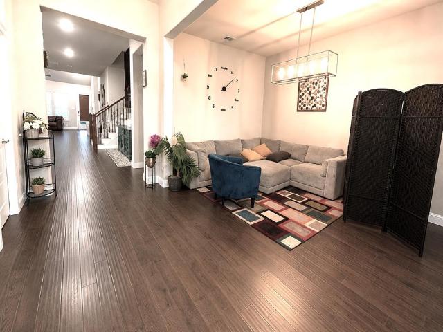 2231 English Ivy Road