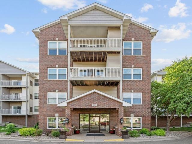2231 Penn Pl Apt 114, North Saint Paul, MN 55109