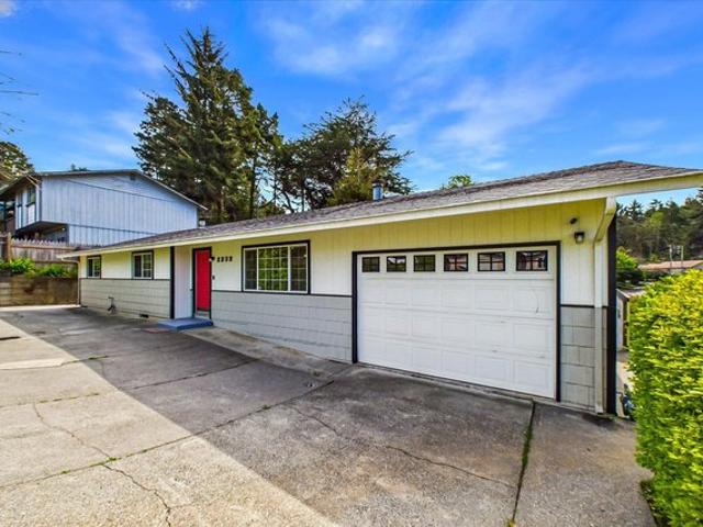 2232 Parkwood Blvd, Humboldt Hill, CA 95503