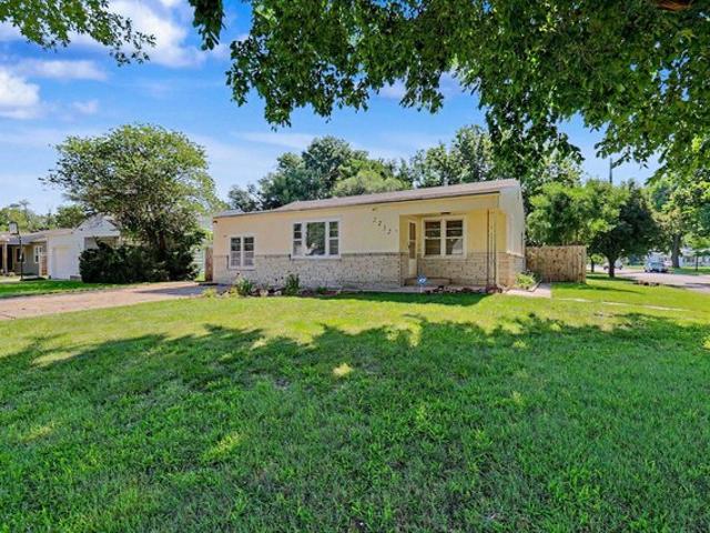 2232 S Estelle St, Wichita, KS 67211