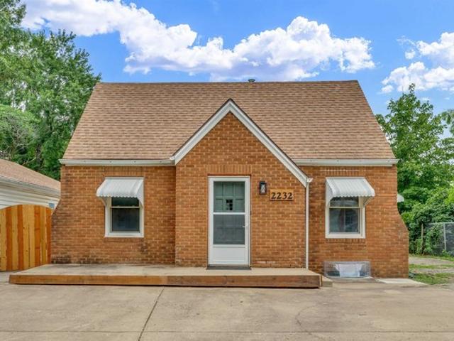 2232 SE Pennsylvania Ave, Topeka, KS 66605
