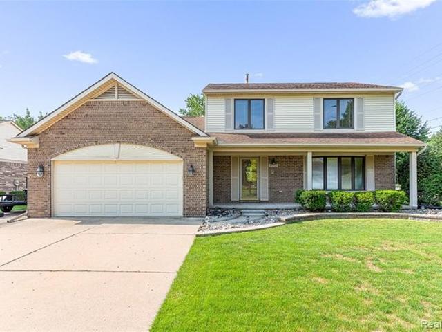 22333 Crestwood St, Woodhaven, MI 48183