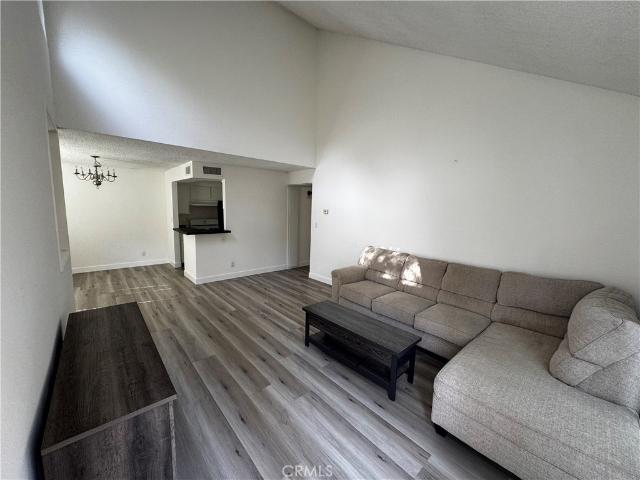 22330 Victory Blvd, Unit 803, Woodland Hills, CA 91367 | MLS #SR26090