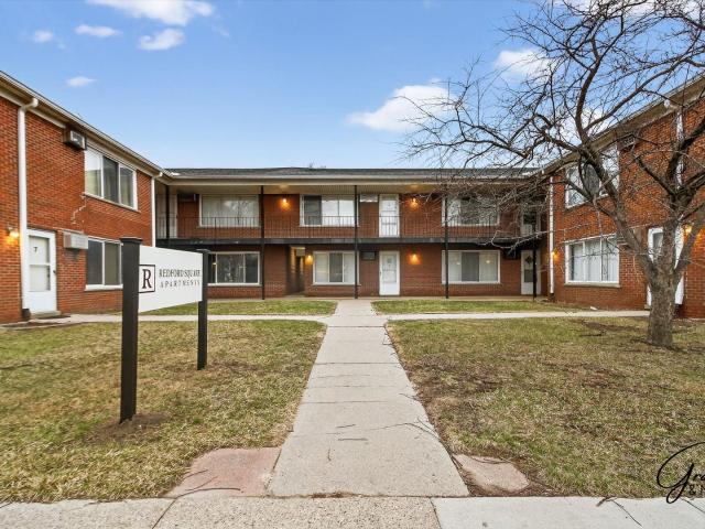 22330 W Warren