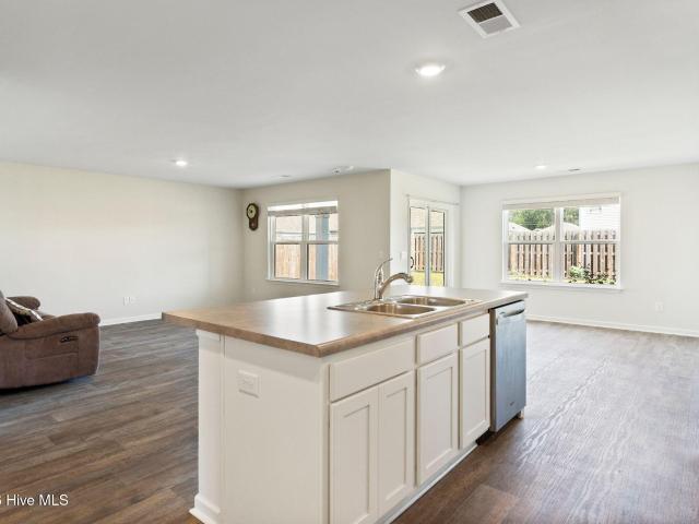 2233 Emerald Avenue