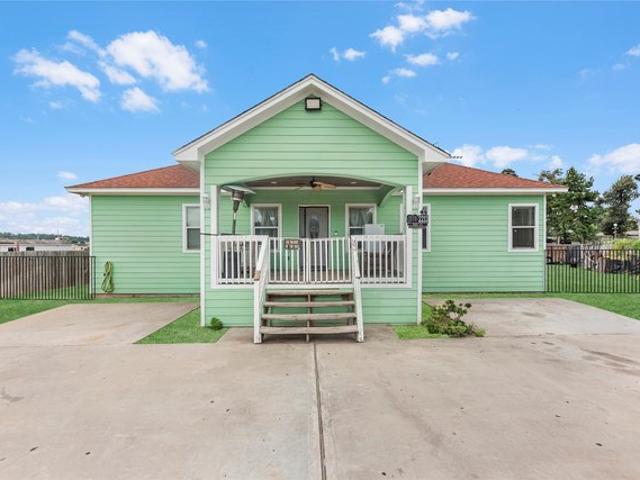 2233 Hoss Ct, Conroe, TX 77306