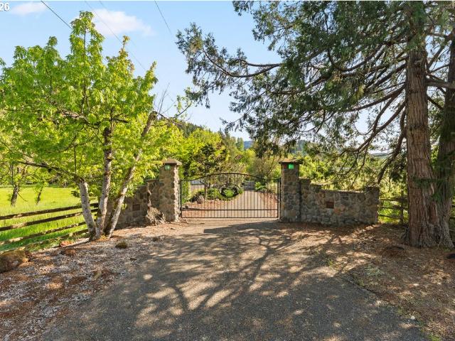 2233 riverside dr