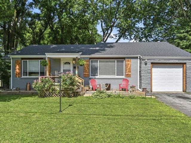 2233 S Roanoke Ave, Springfield, MO 65807