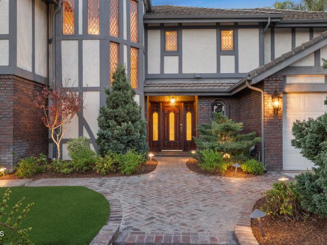 2233 Valiant St, Glendora, CA 91741 | MLS #P1 25533 | Compass