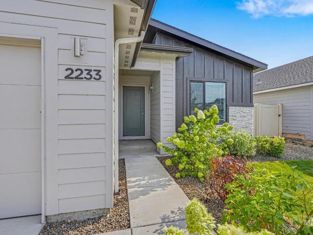 2233 W Trout Lily St
