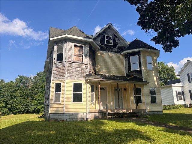 223 225 Thomas St, Cambridge Springs, PA 16403