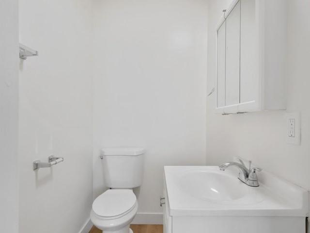 223 & 229 Queen St. 3 Bedroom Apartment for Rent at 223 & 229 Queen St Inglewood, CA 90301