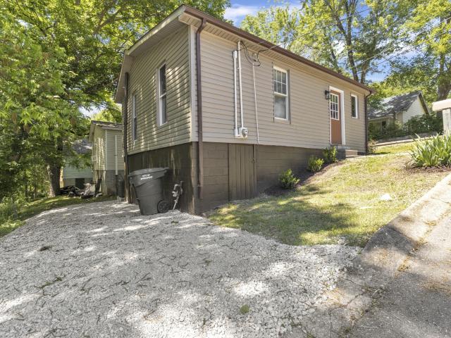 223 4th Ave E