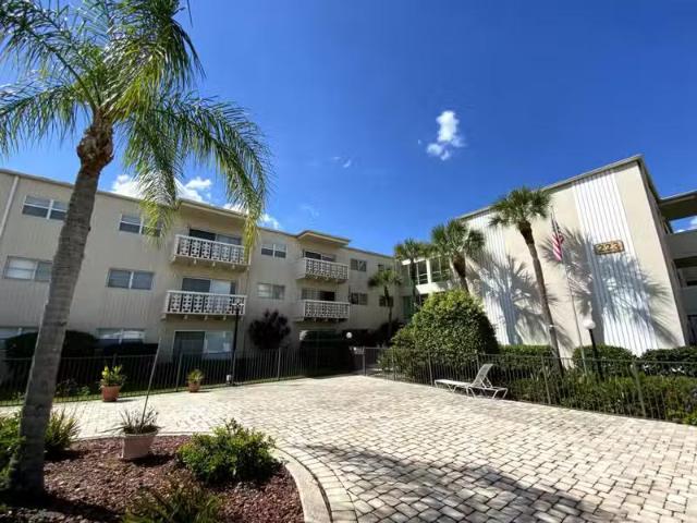 223 COLUMBIA DR APT 322, CAPE CANAVERAL, FL 32920 Condo/Townho.