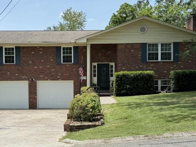 223 Candora Rd, Maryville, TN 37804