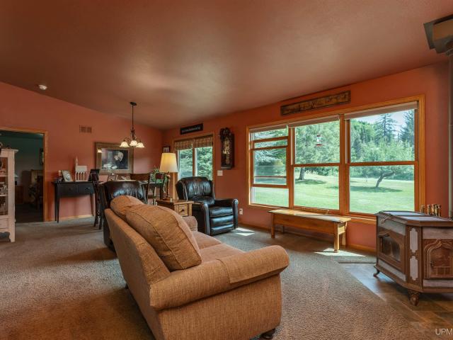 223 Bloomquist Road