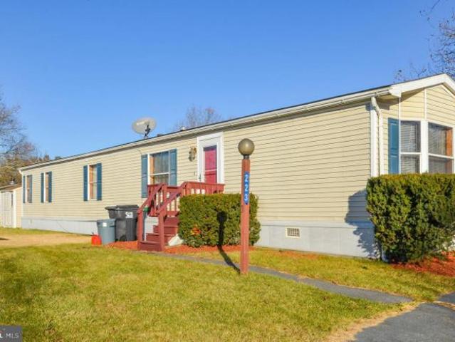 223 Greenbriar Dr S, Bath, PA 18014 in Bath, Pennsylvania