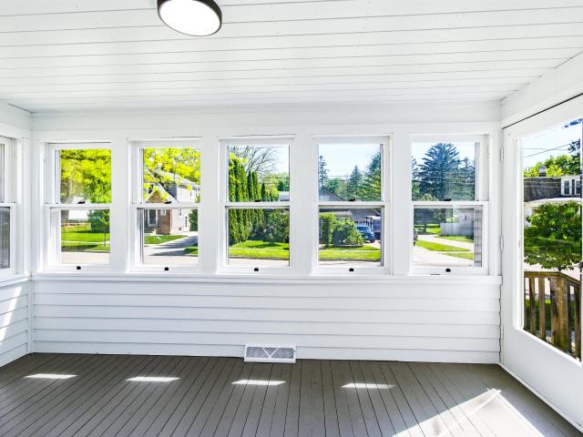 223 E Woolcock St