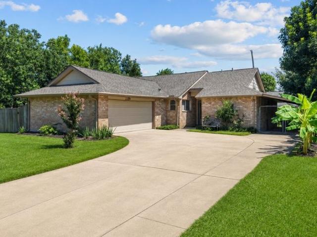 223 E Forest Ave, Shoreacres, TX 77571