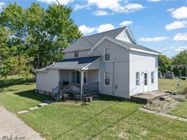 223 E Maple St, Hartville, OH 44632