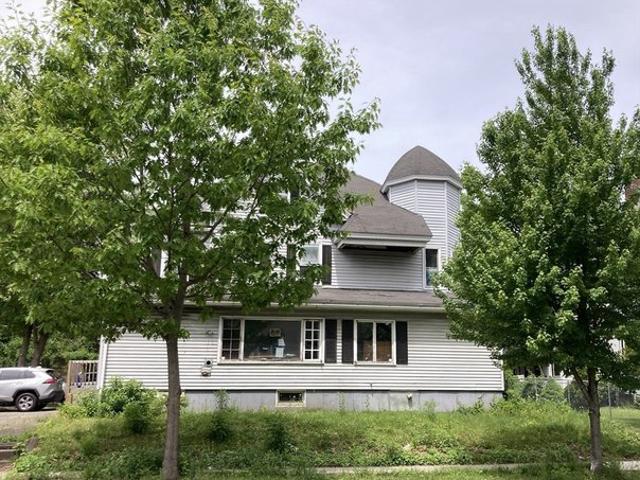 223 Elm St, Holyoke, MA 01040