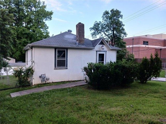 223 Fairview Ln, Saint Louis, MO 63135