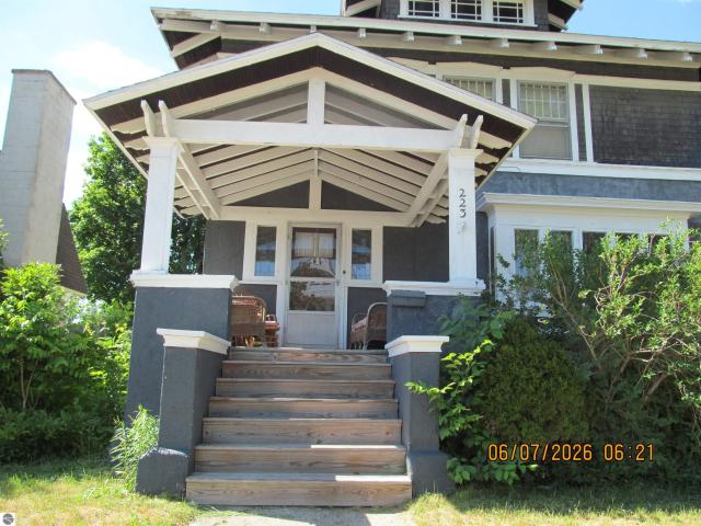 223 Howard