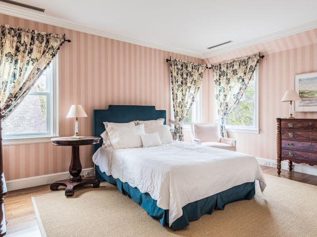 223 Halsey Neck Ln, Southampton, NY 11968 | MLS #355656