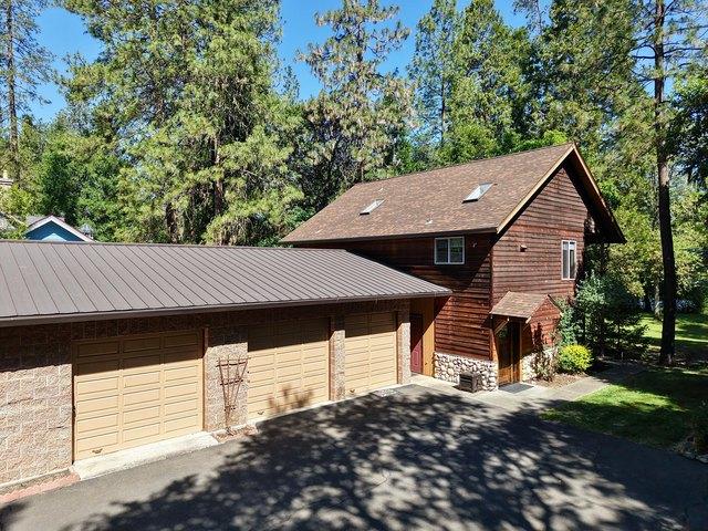 223 Indian Creek Ln, Shady Cove, OR 97539