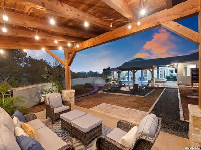 223 Oak Shores