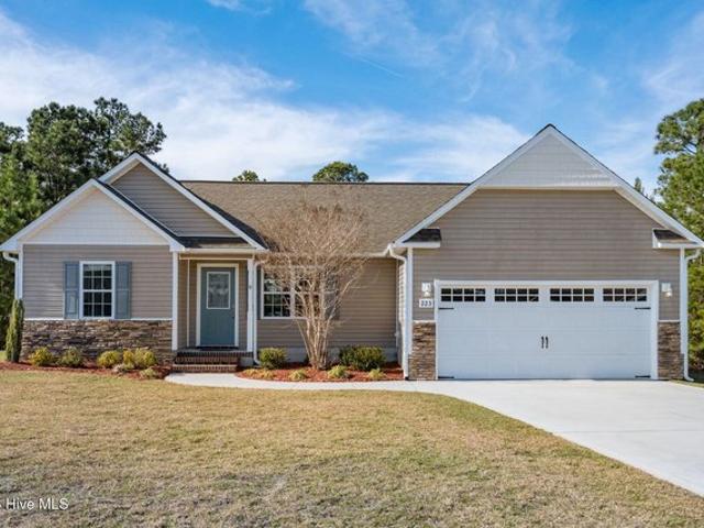 223 Lockwood Ct, Hubert, NC 28539
