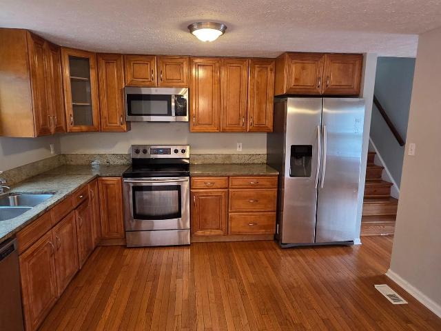 223 Laura Anne Ct, Sterling, VA 20164 | MLS #VALO2114 | Compass