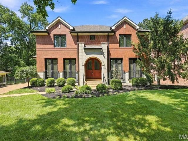 223 Lancaster Dr, Clayton, MO 63105