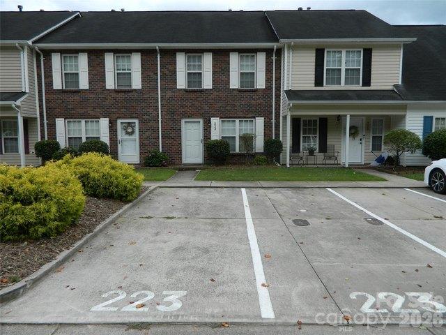 223 Linkside Ct SE, Lenoir, NC 28645
