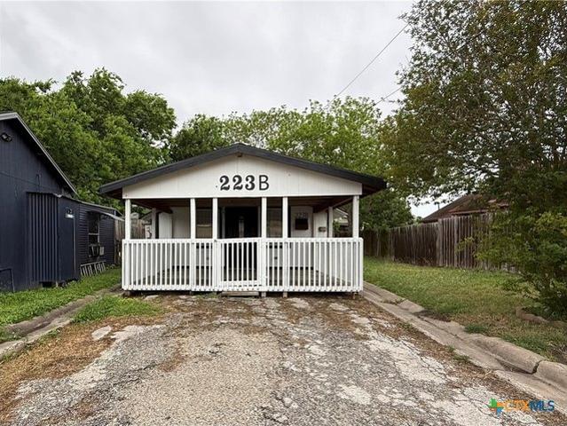 223 N Benavides St Unit B, Port Lavaca, TX 77979