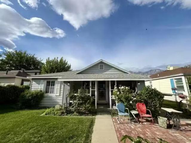 223 N CLAY ST, INDEPENDENCE, CA 93526 Single Family Residence.