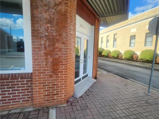 223 N Main ST