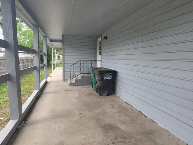 223 Nassau Dr