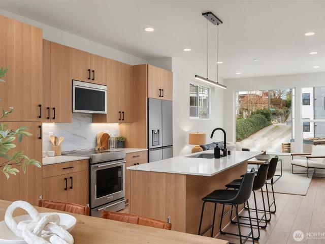 223 NE 75th St, Seattle, WA 98115 | MLS #2549