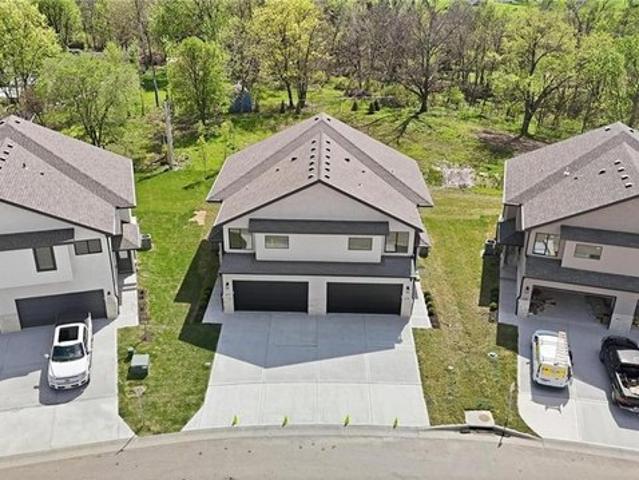 223 NW Orchard Ct, Lee's Summit, MO 64063