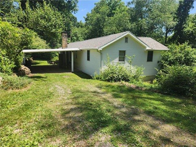 223 S Benbrook Rd, Butler, PA 16001