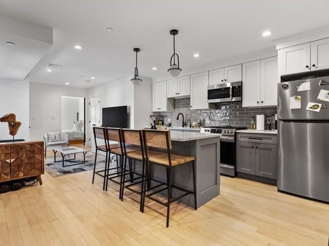 223 Saratoga St Unit 202, Boston, MA 02128
