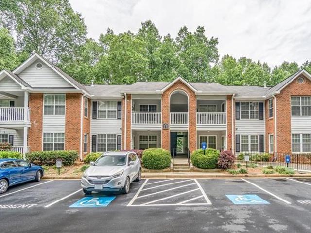223 Streamside Dr, Roswell, GA 30076