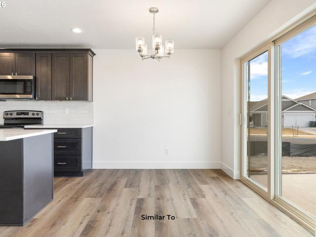 223 SW Goldfinch LN