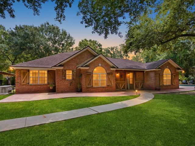 223 Pin Oak Lane