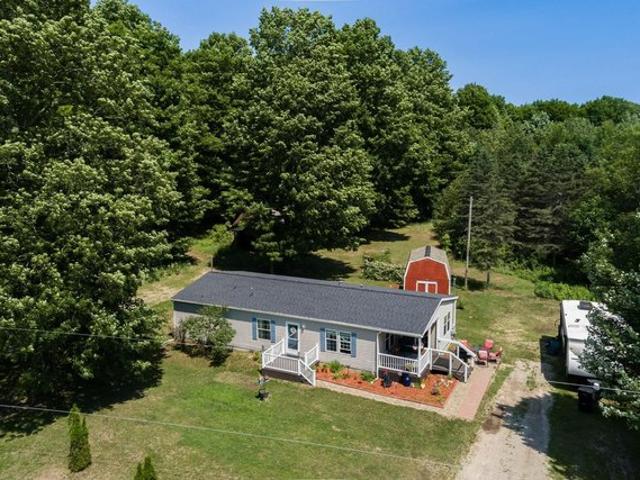 223 Pine Crest Ln, Beulah, MI 49617