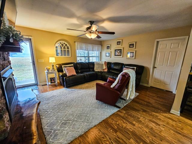 223 Rich Rd