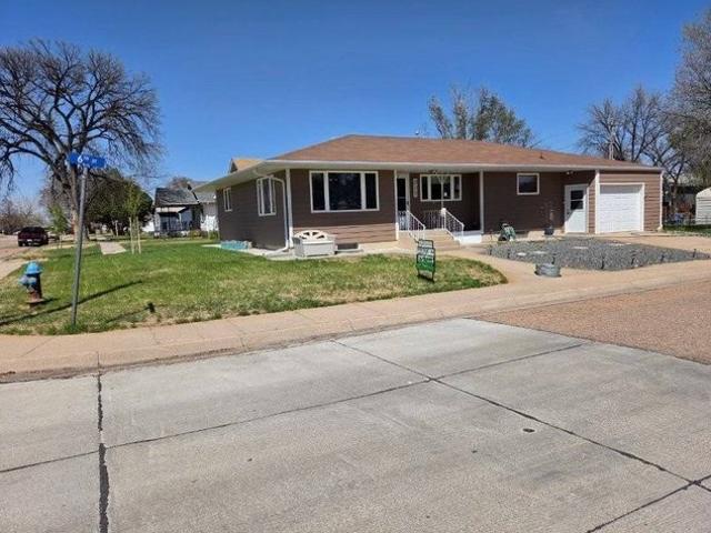 223 W 6th St, Grant, NE 69140