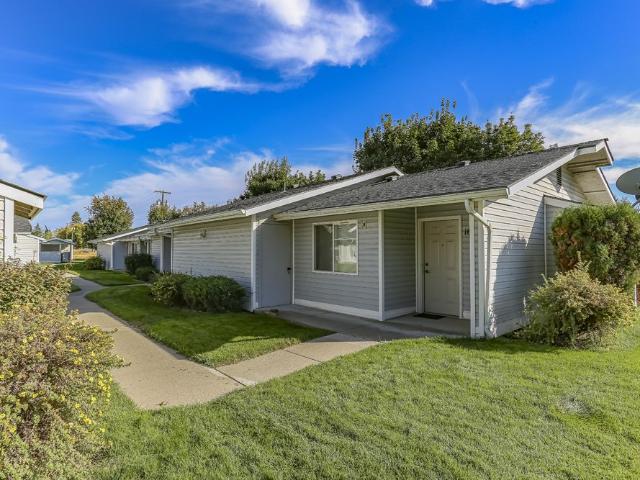 223 W 3rd St, 2 beds, 1 full bath
