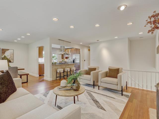 223 W Tanglewood Drive